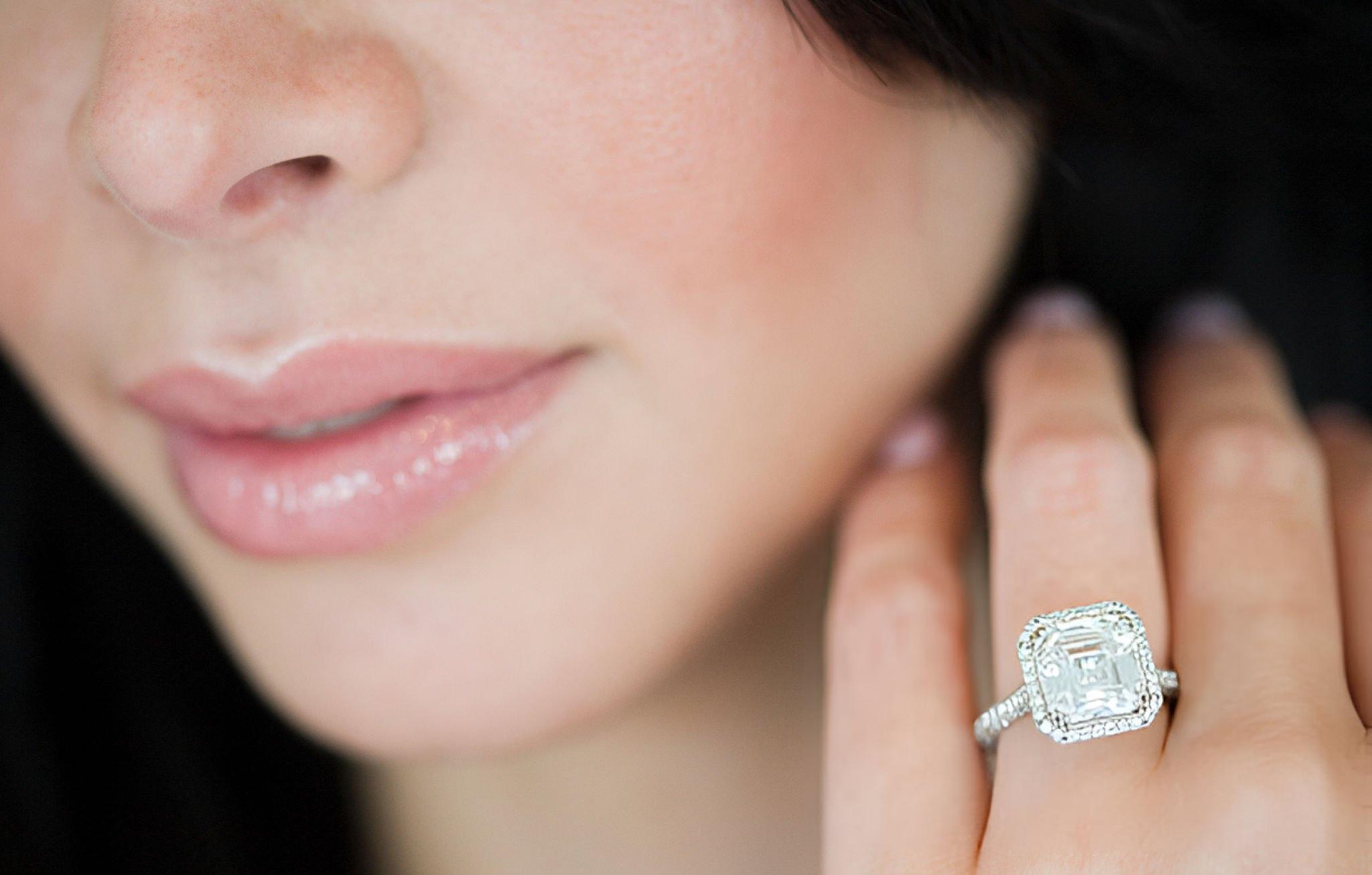 Engagement Ring Guide: Choose the Best Style for Your Hand